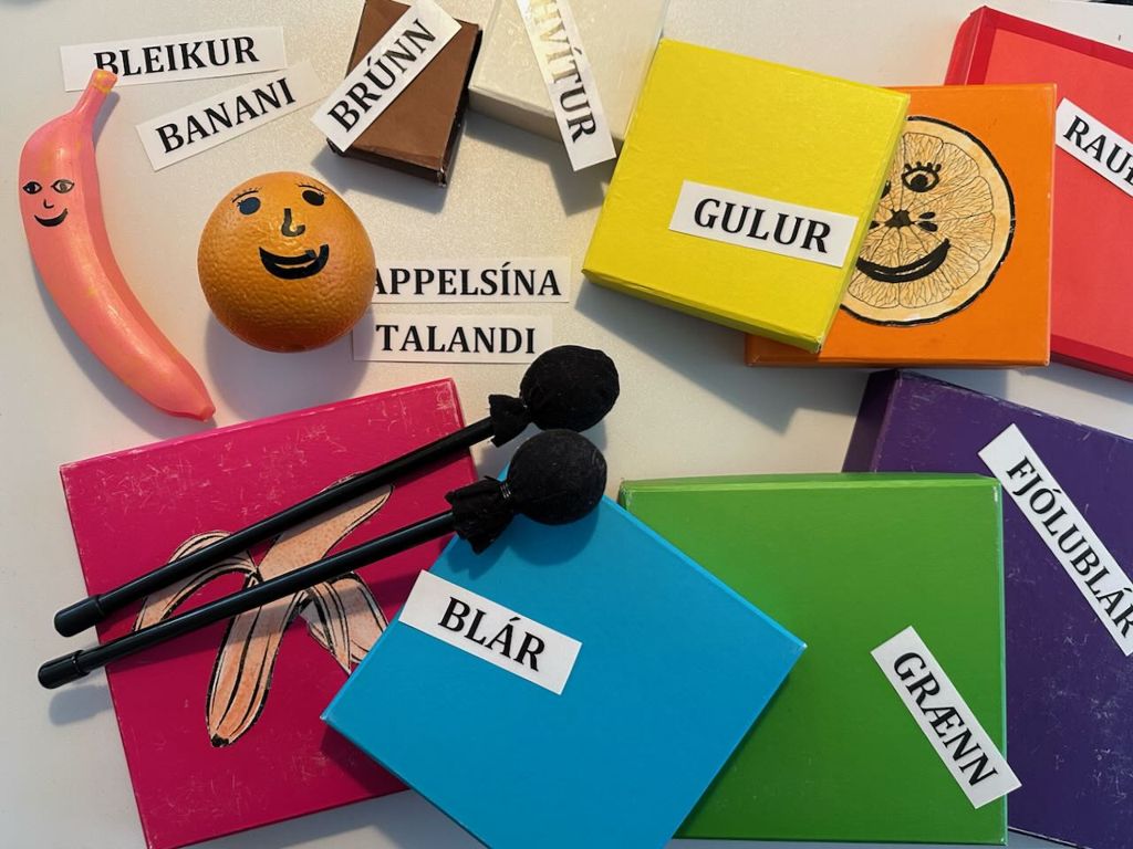 Gulur, rauður, grænn og blár